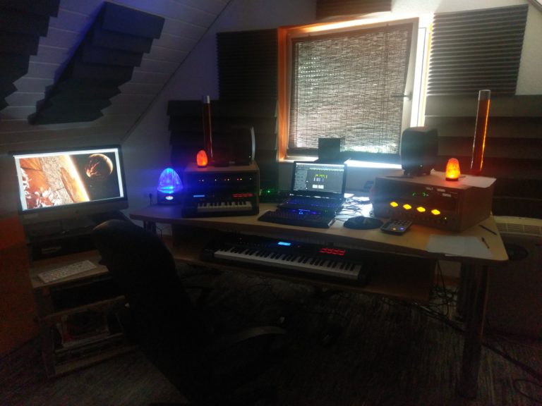 Kundenstimmen Archive - Studiotisch mit Keyboardauszug und Studiomöbel ...